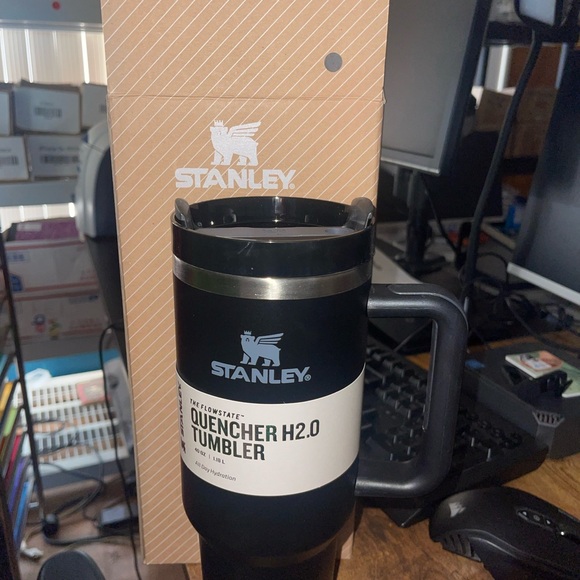 Stanley | Accessories | New Stanley 4 Oz Black Bottle | Poshmark